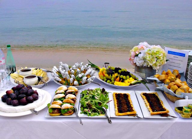 ¿Cómo hacer una fiesta en la playa? ⭐ | Partfy.com